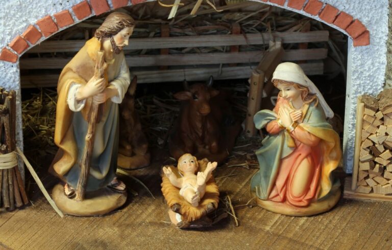 Krybbespil | Køb krybbespil & figurer i træ og porcelæn til julepynt